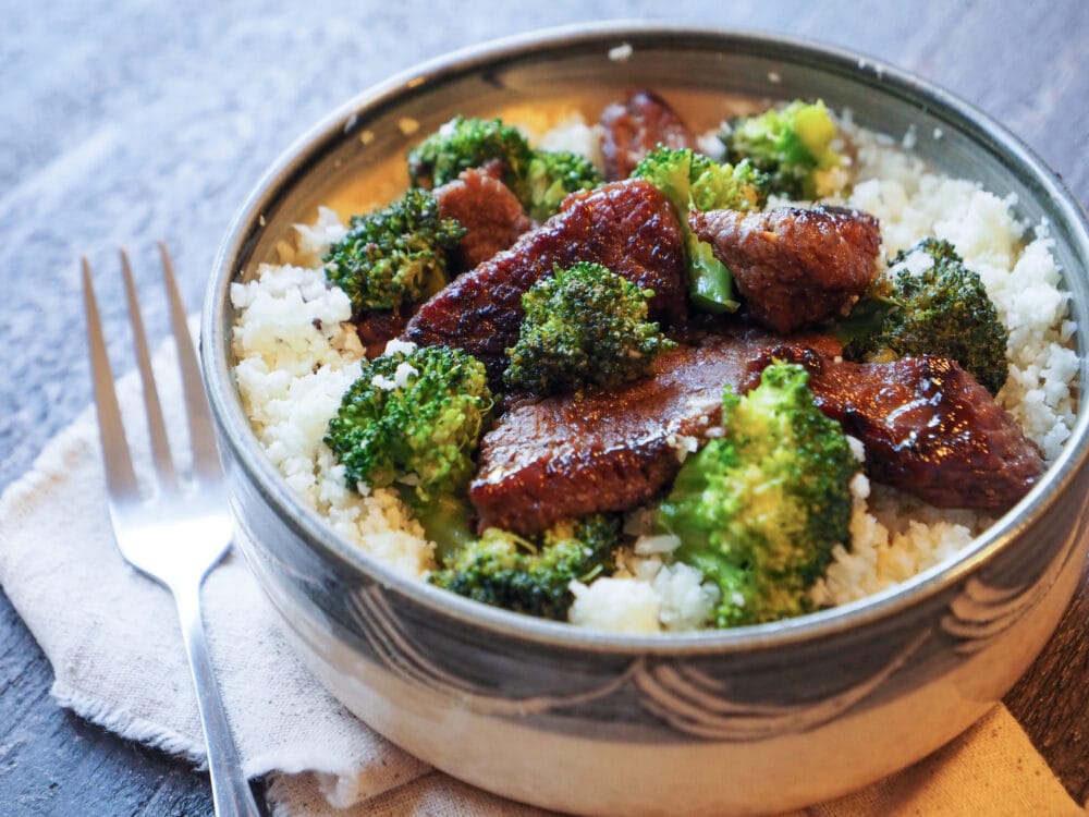 Whole 30 Beef and Broccoli with Cauliflower Rice – The Travel Bite