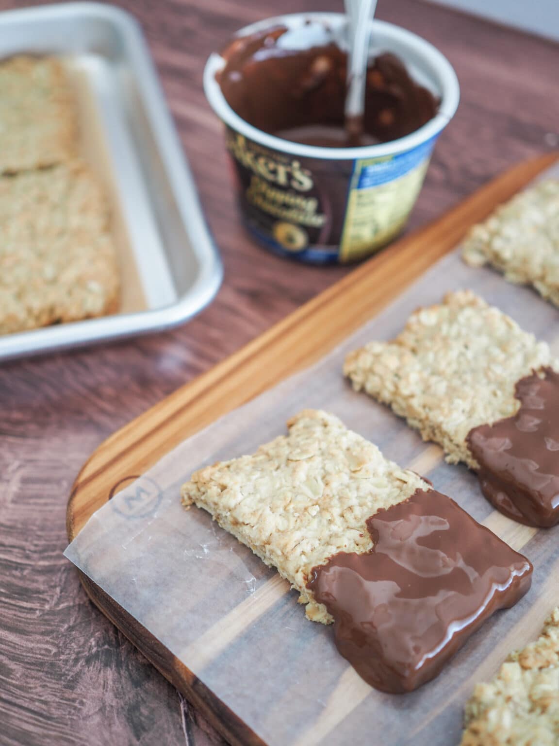EASY Chocolate Dipped Oatcakes – The Travel Bite